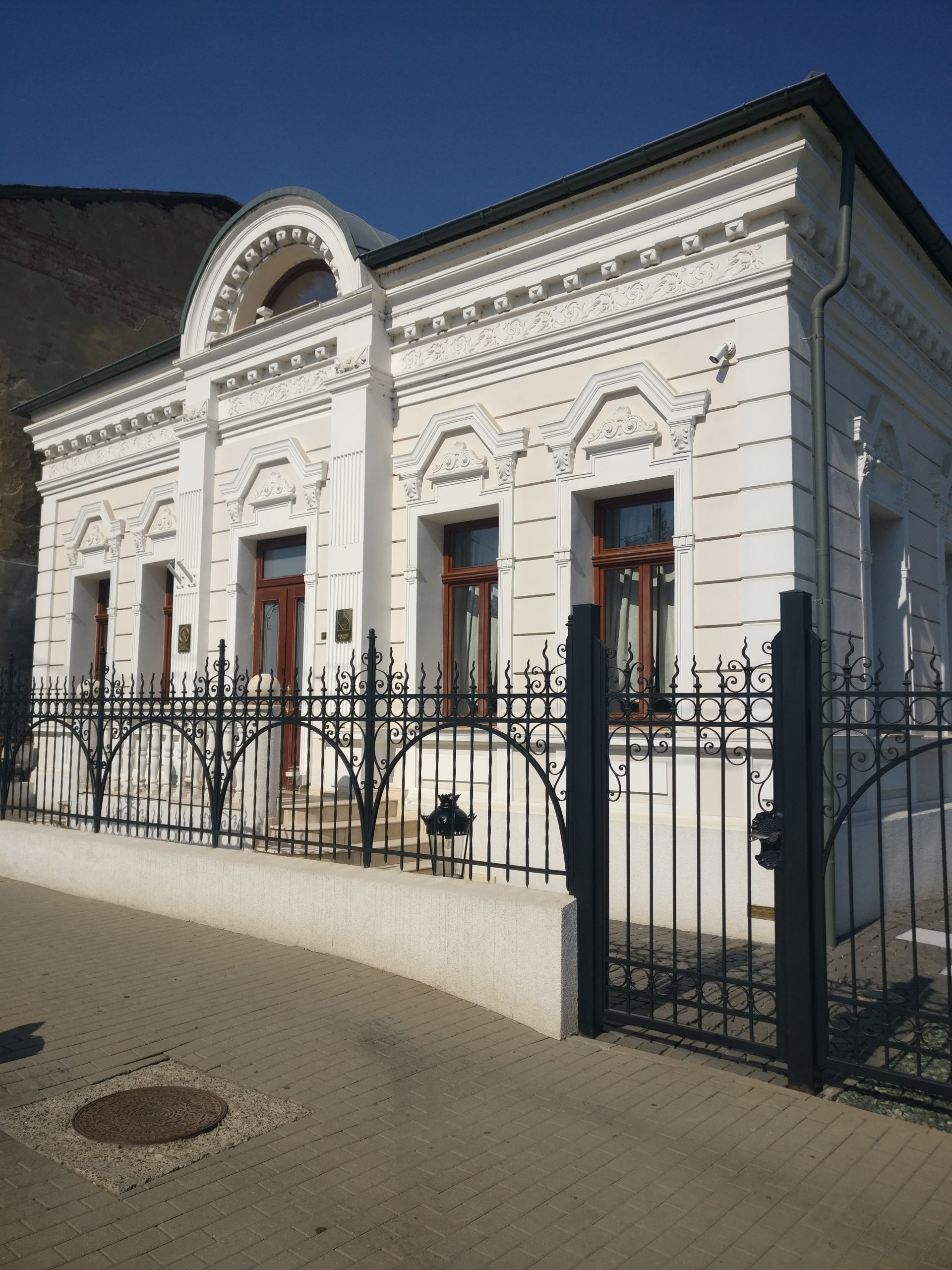 Restaurarea mormântului lui Barbu Lăutaru. Dna avocat Gianina Vera ...